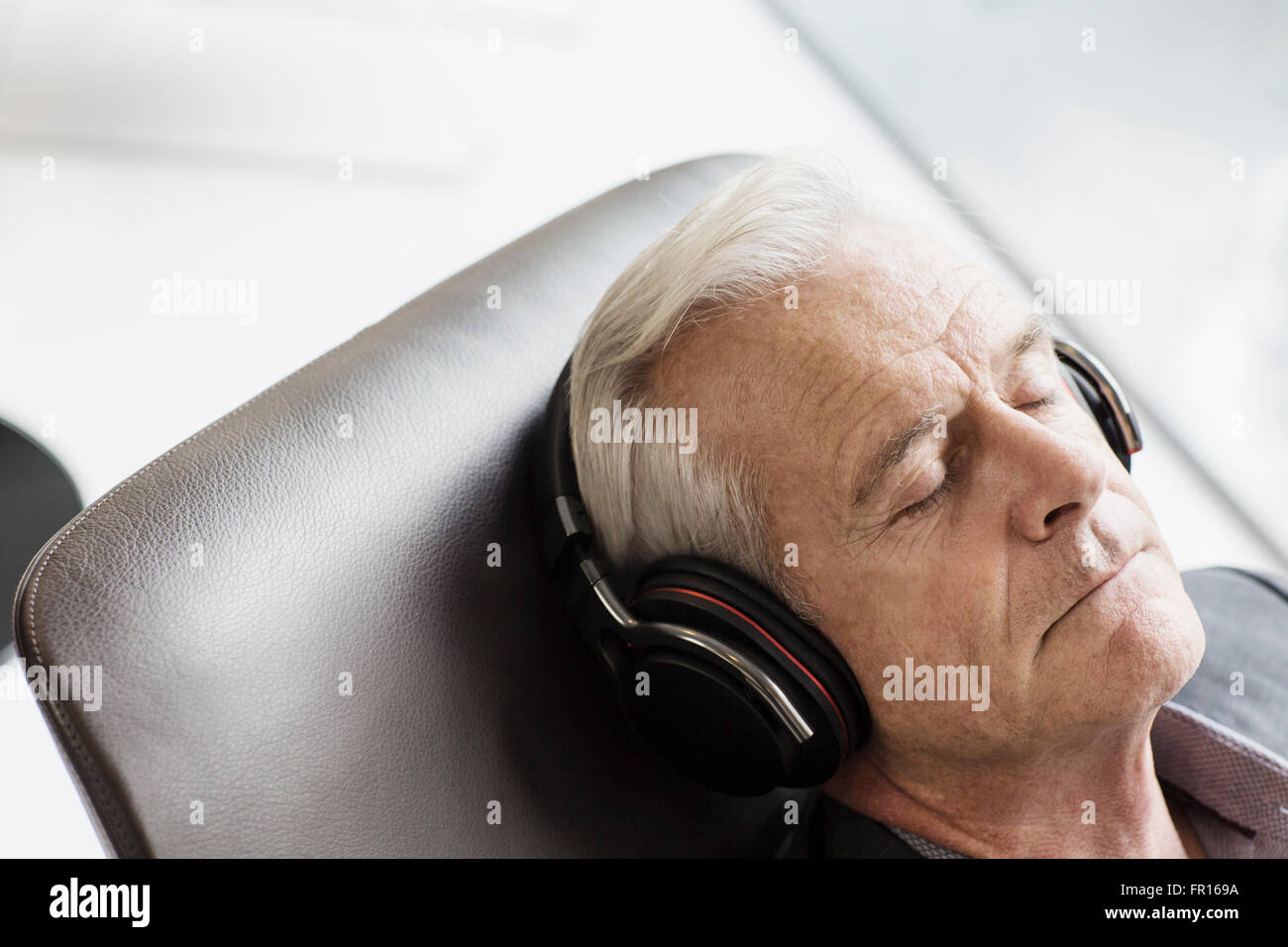 Reclining man hi-res stock photography and images - Alamy