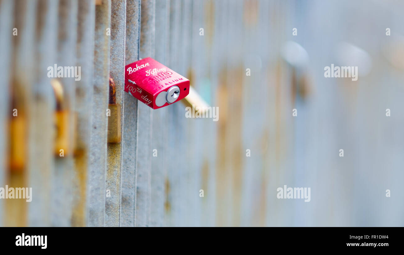 New zealand security fence hi-res stock photography and images - Alamy