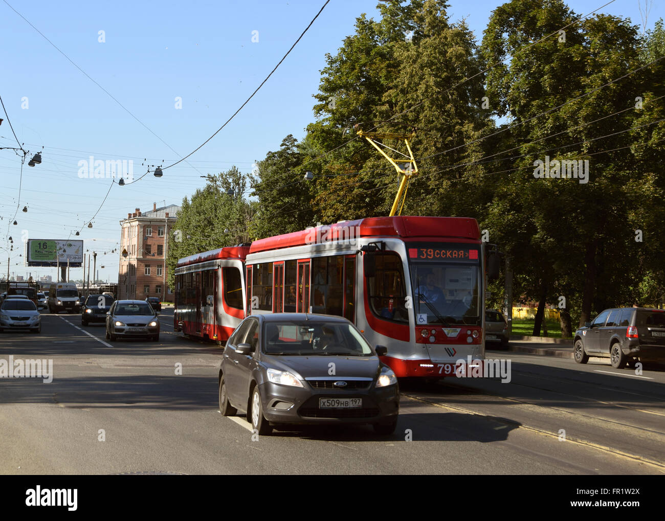 Two sided road hi-res stock photography and images - Alamy