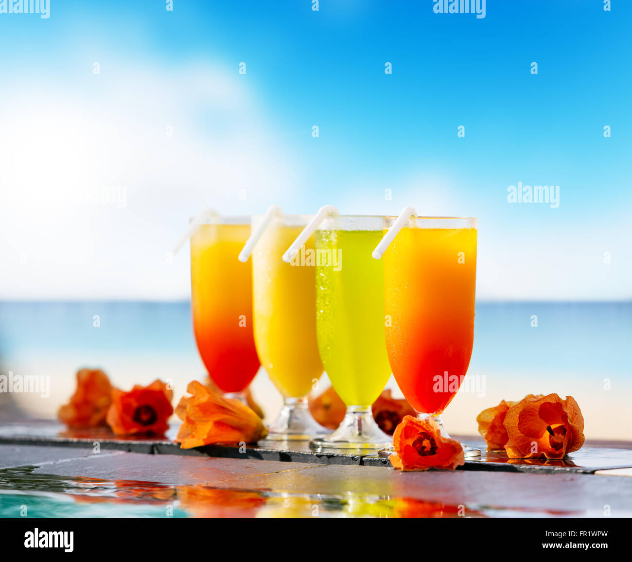 Cocktails drinks placed next to swimming pool Stock Photo - Alamy