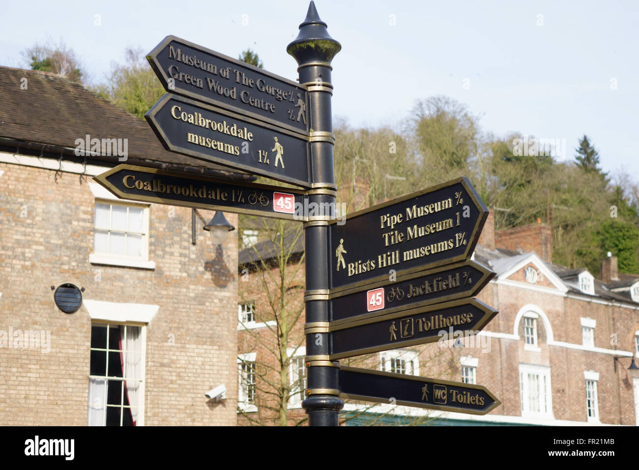Signs to tourist attractions hi-res stock photography and images - Alamy