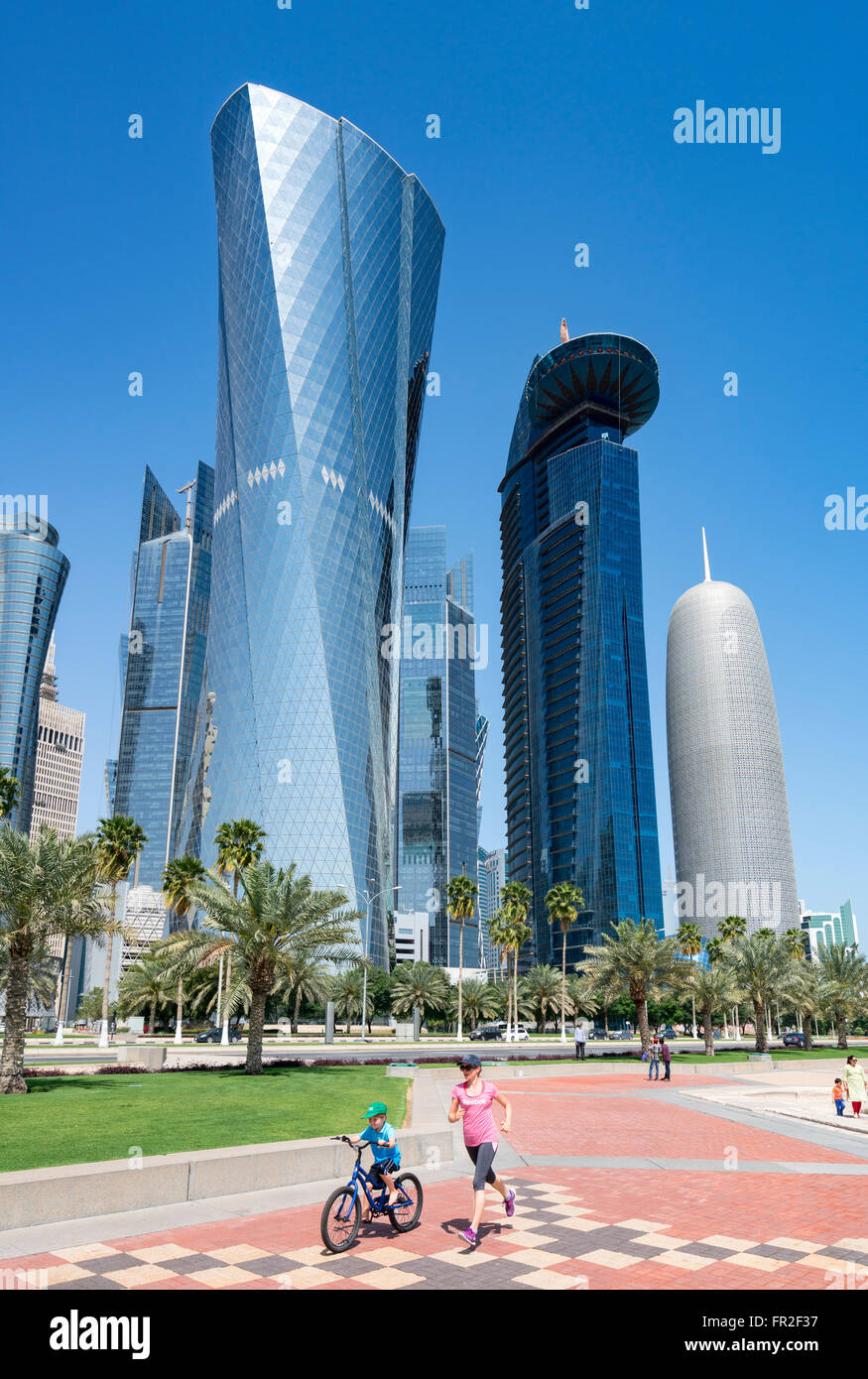 Tall financial district hi-res stock photography and images - Alamy