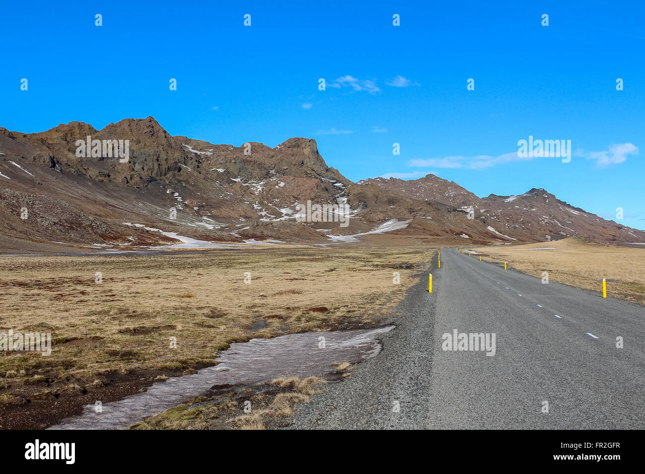 Field alongside road hi-res stock photography and images - Alamy