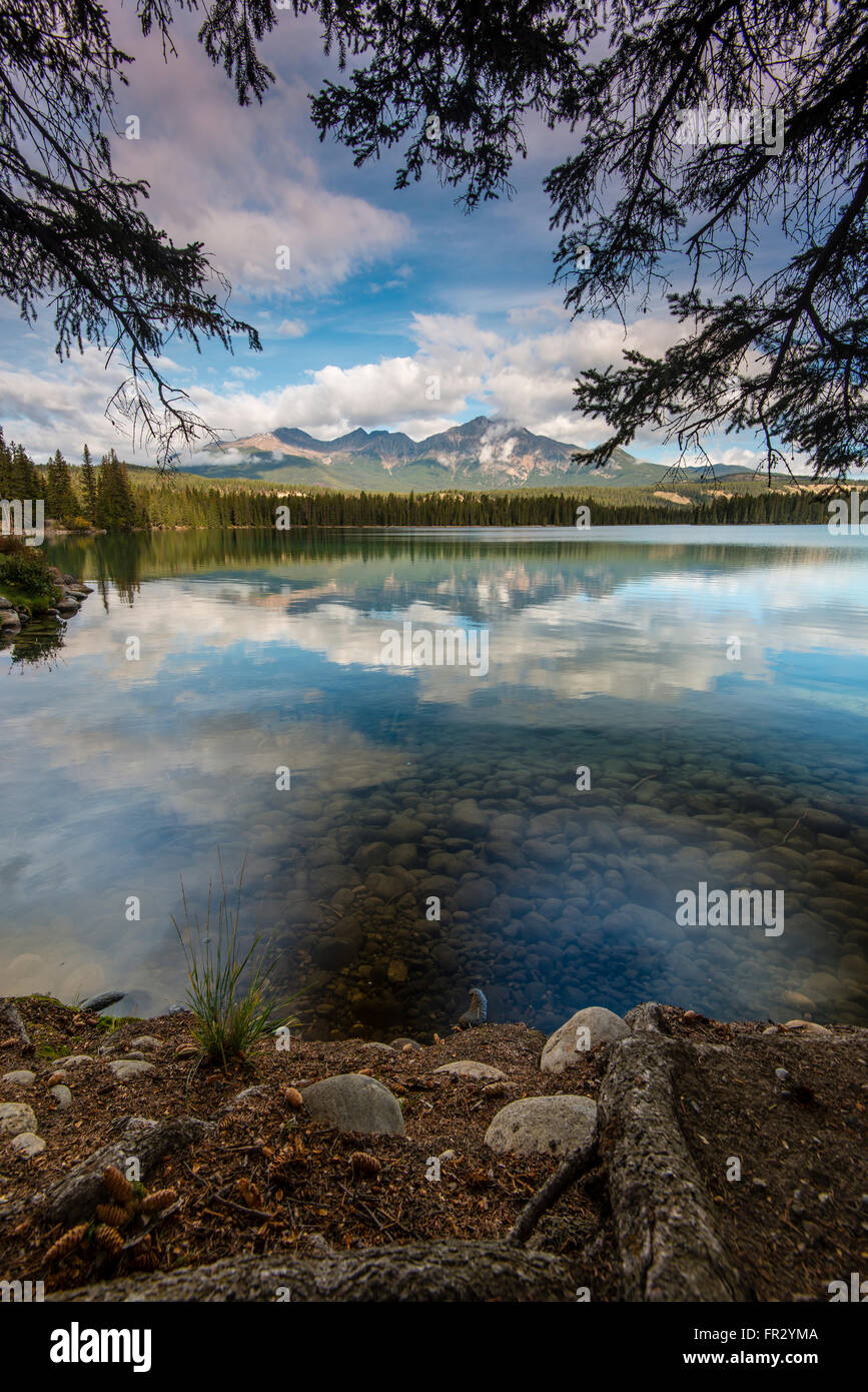 Lac Beauvert, Lac Beaufort, Beauvert Lake, Jasper National Park ...