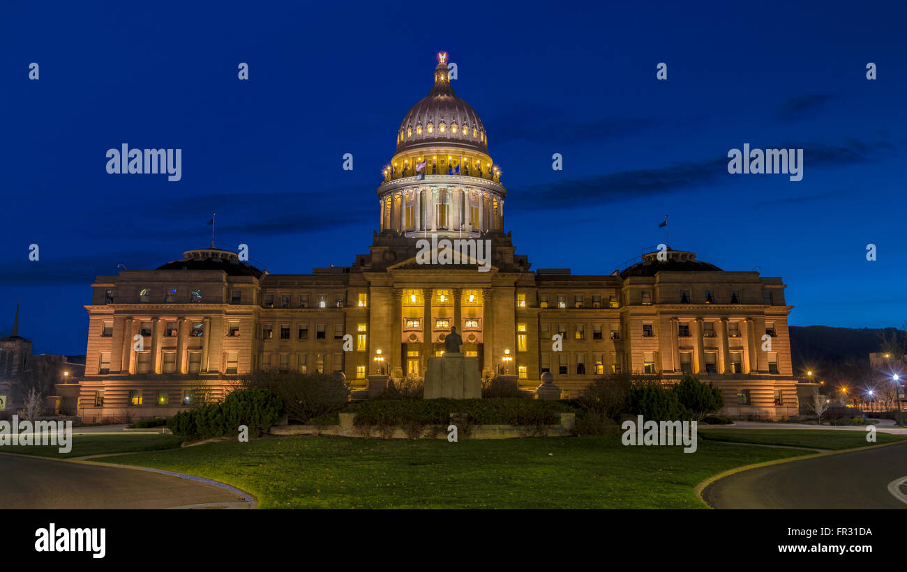 Capital building of the State of Idaho at night Stock Photo - Alamy