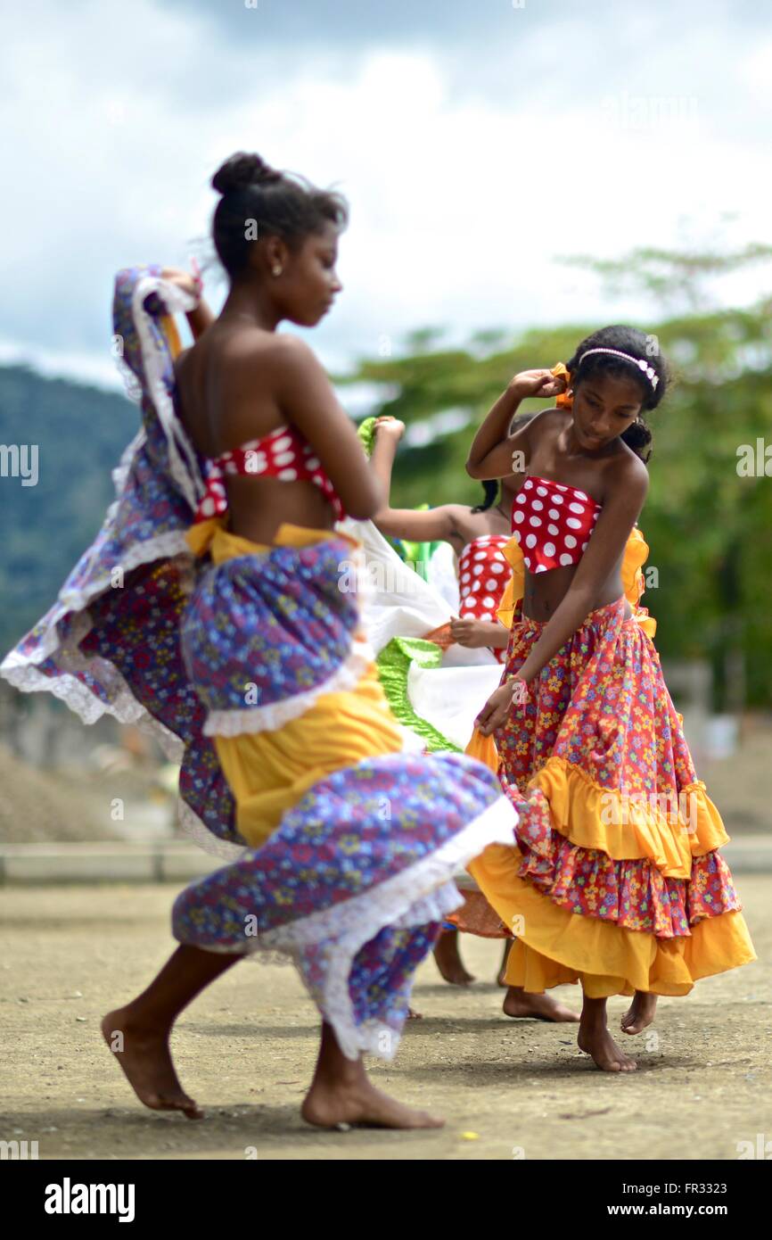 Afro-Colombian dances with colorful traditional clothing Stock Photo ...