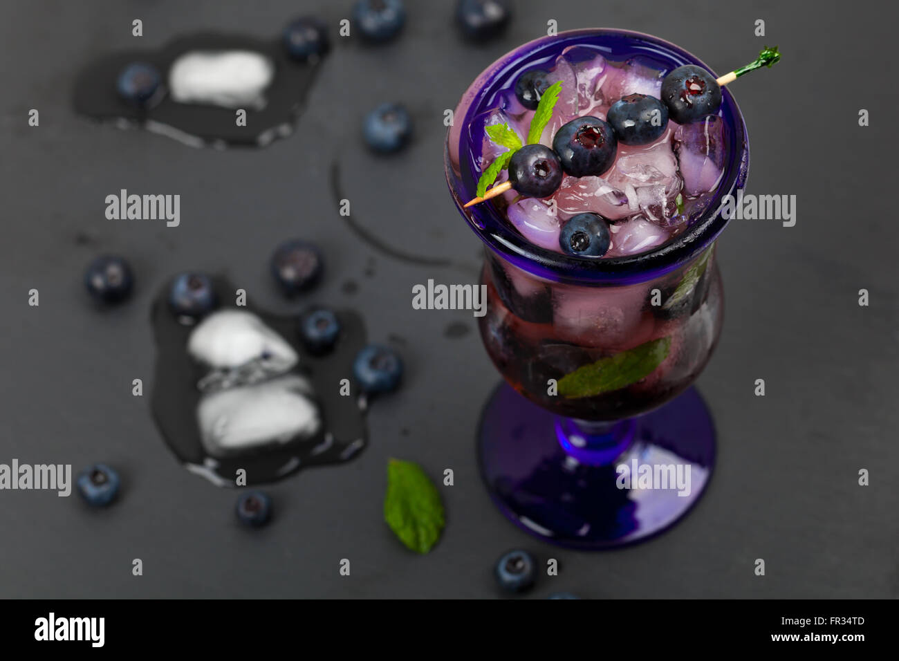 Summer alcoholic cocktail blueberry hi-res stock photography and images ...