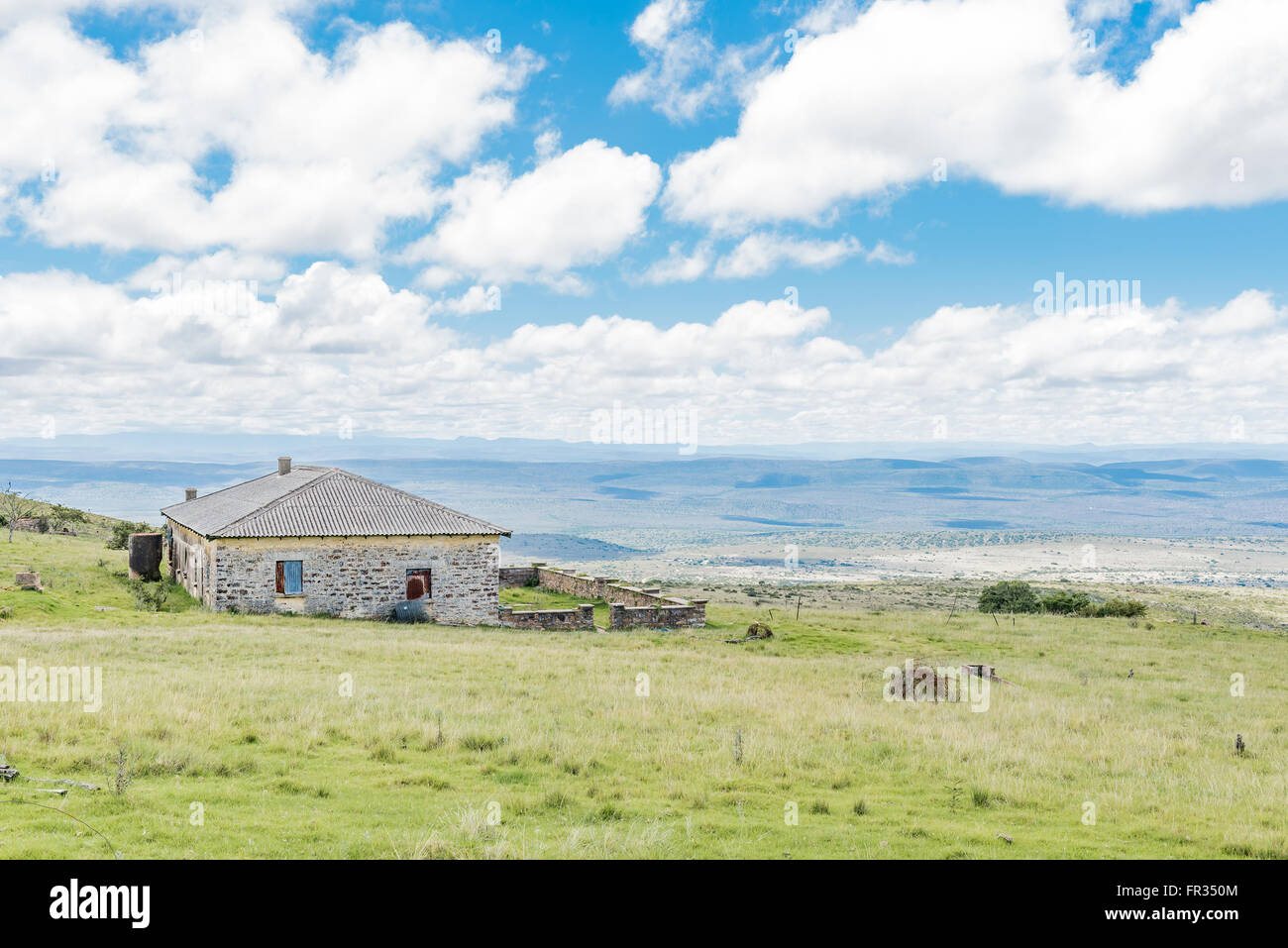 Old ruin at the top of the historic Suurberg Pass with Annes Villa ...