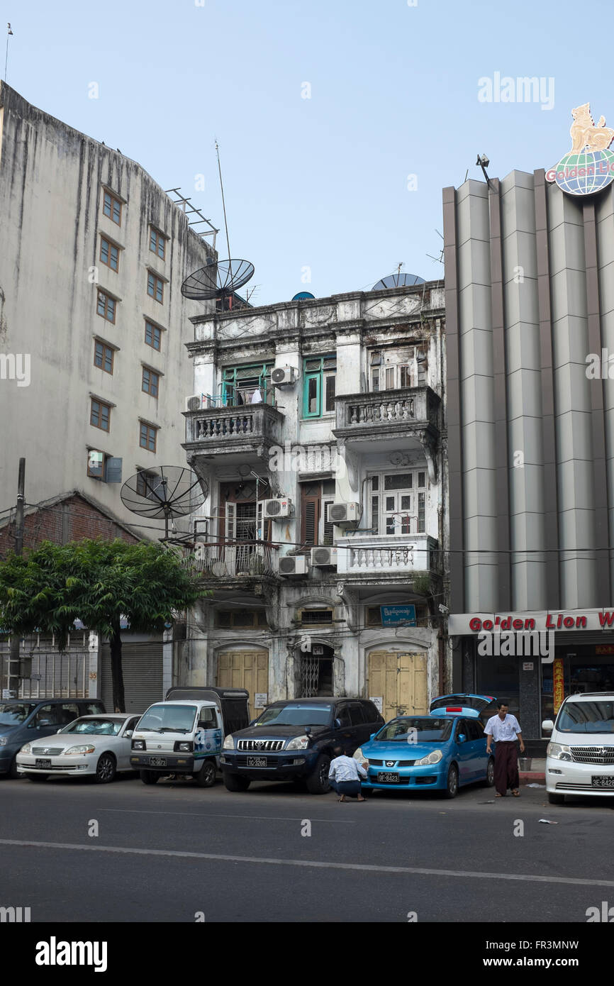 Street Scene Downtown Yangon Myanmar Stock Photo - Alamy