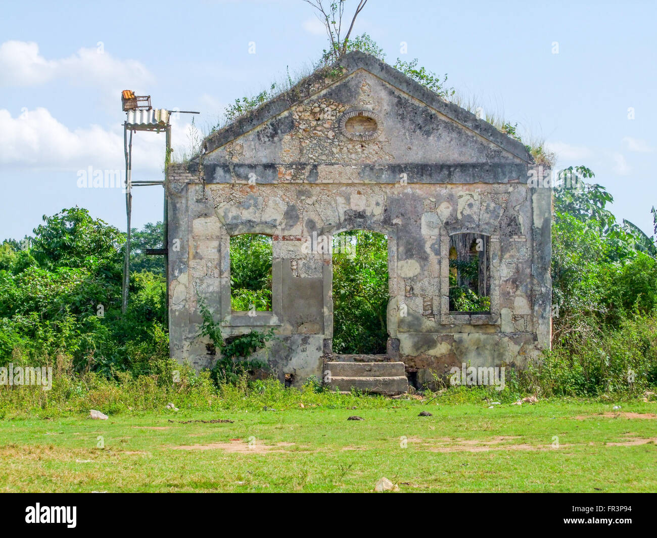 Rundown house hi-res stock photography and images - Alamy
