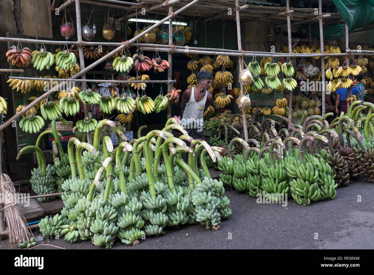 Banana shop hi-res stock photography and images - Alamy