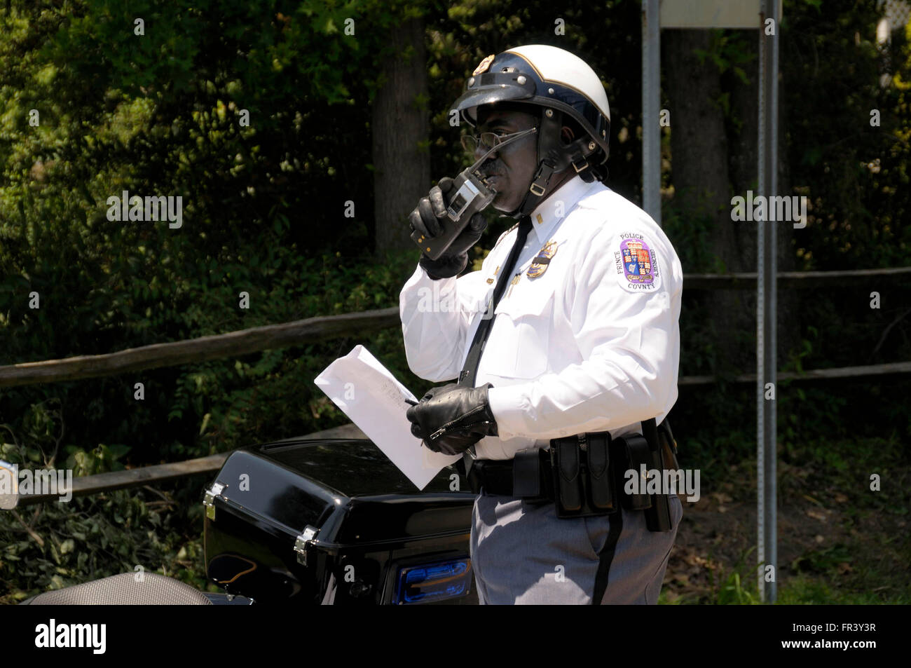 Black cop hi-res stock photography and images - Alamy