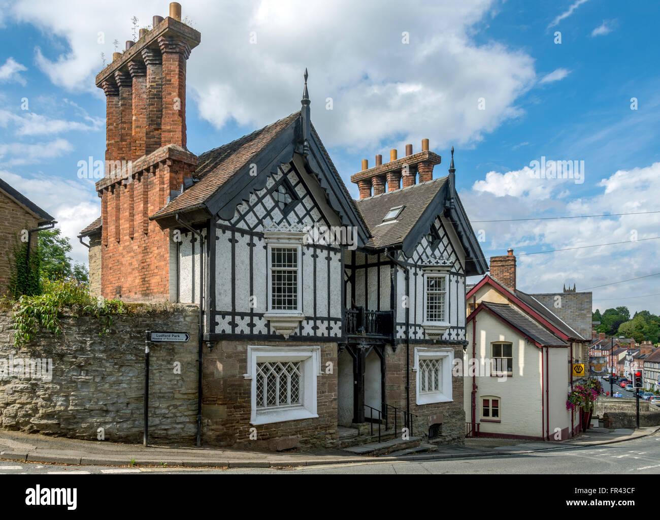 Listed half timbered houses hi-res stock photography and images - Alamy