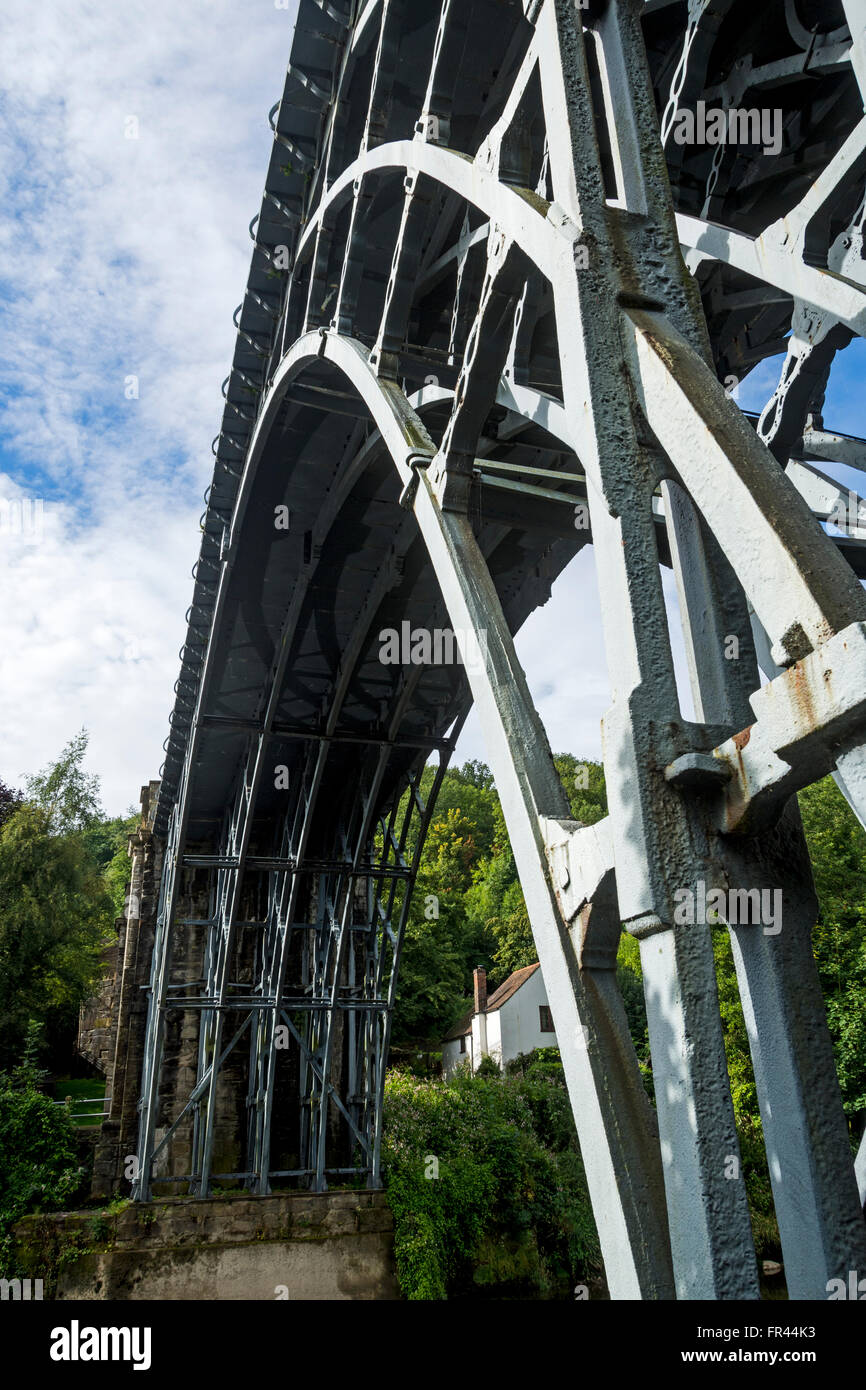 Bridge footbridge iron architecture metal hi-res stock photography and ...