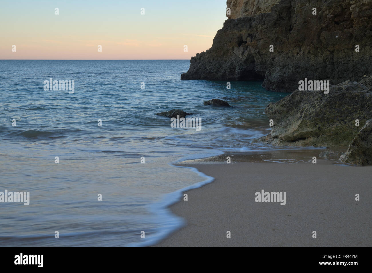 Beach scene during twilight in Albandeira. Lagoa, Algarve, Portugal ...