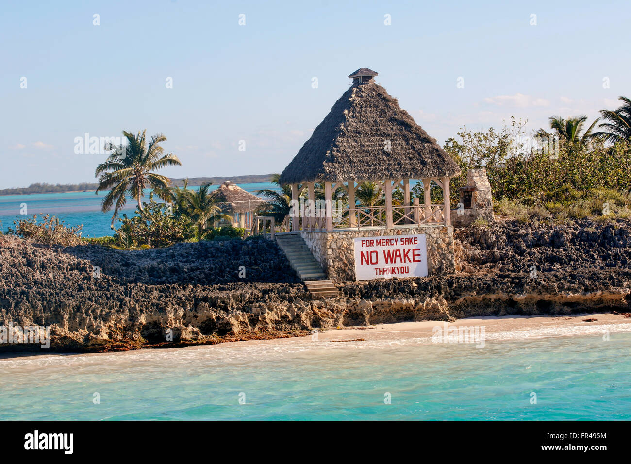 Sign for boats - no wake Stock Photo - Alamy
