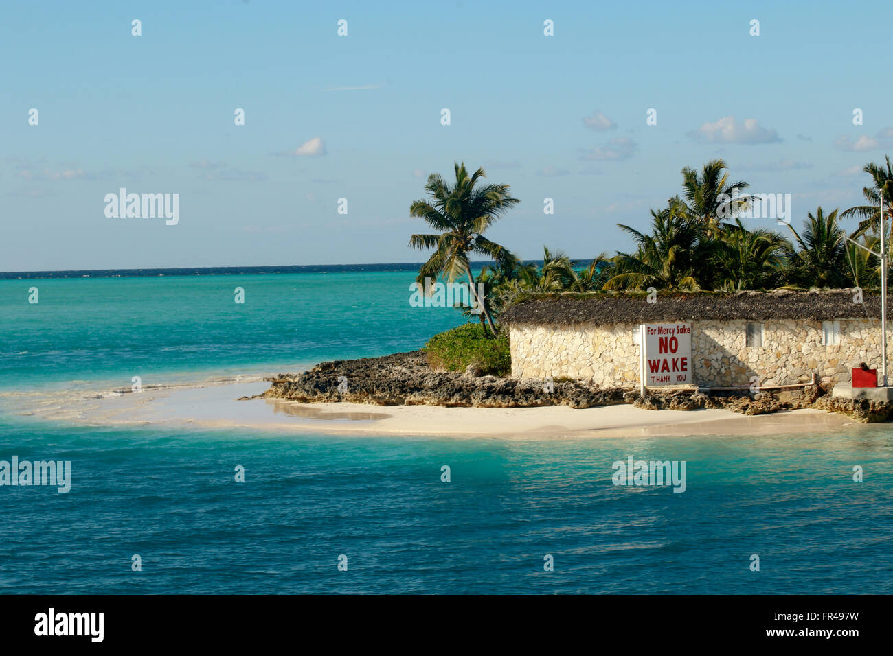 Sign for boats - no wake Stock Photo - Alamy