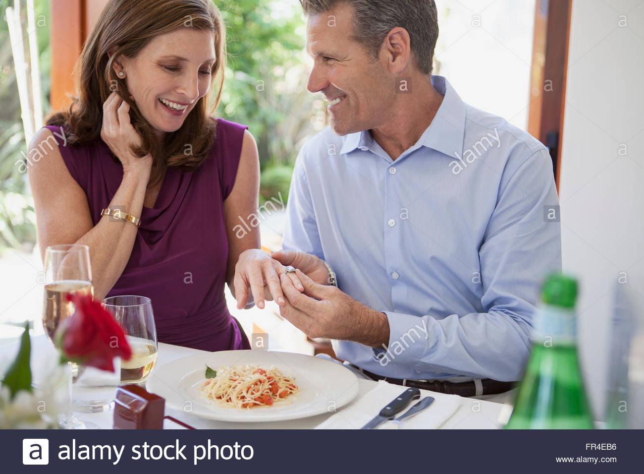 Couple dinner restaurant serious hi-res stock photography and images ...