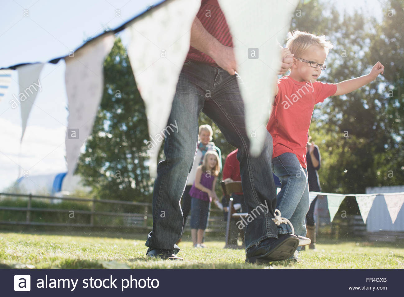 Three legged race with dad hi-res stock photography and images - Alamy