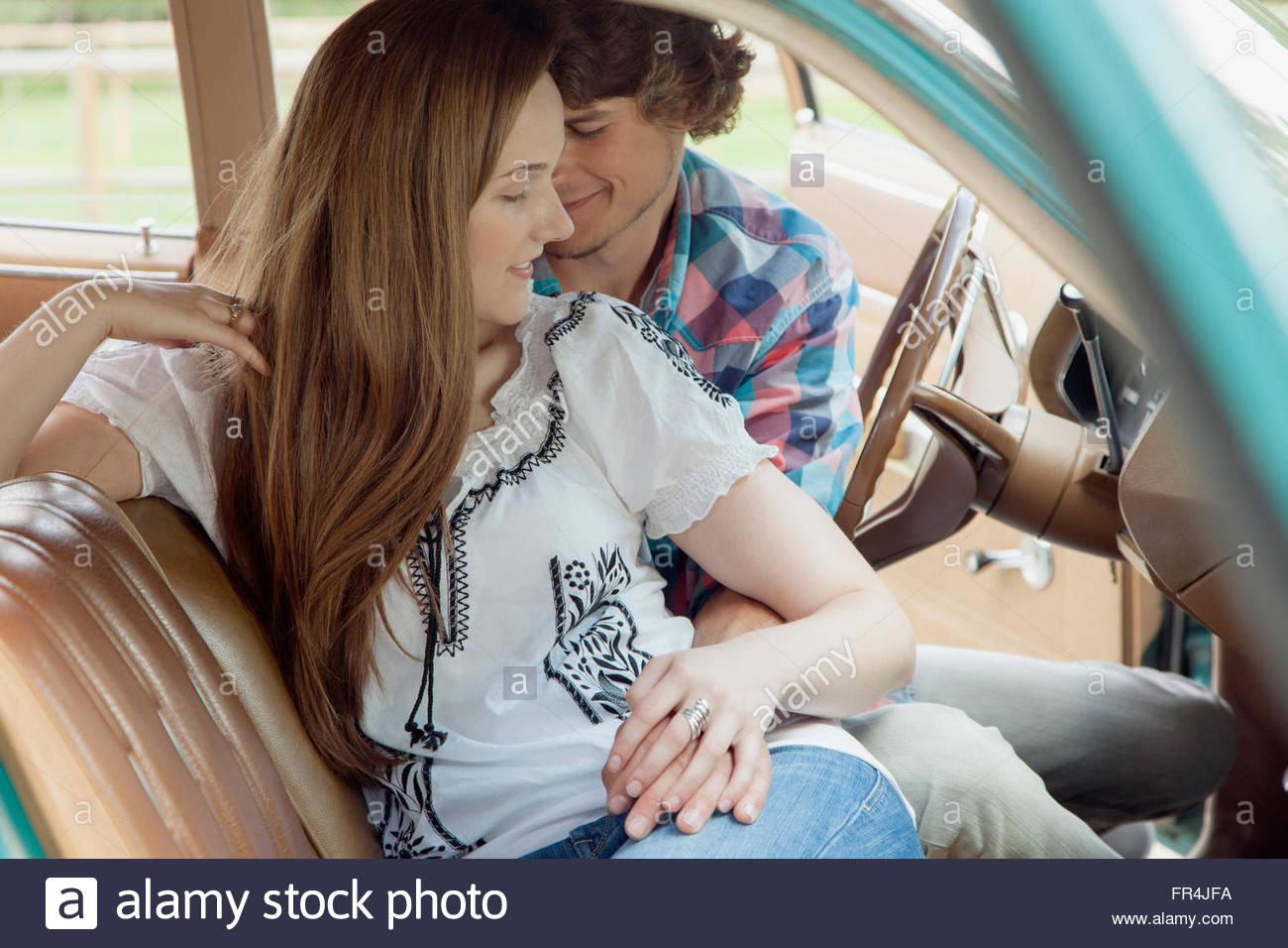 Car vintage couple hi-res stock photography and images - Alamy