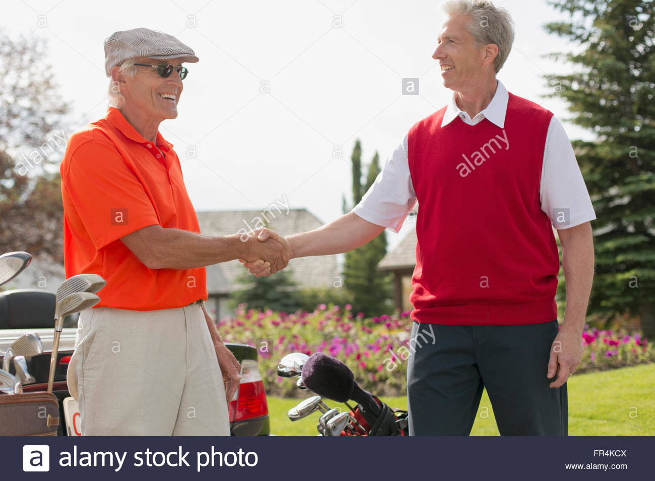 Sport golf shaking hands hi-res stock photography and images - Alamy