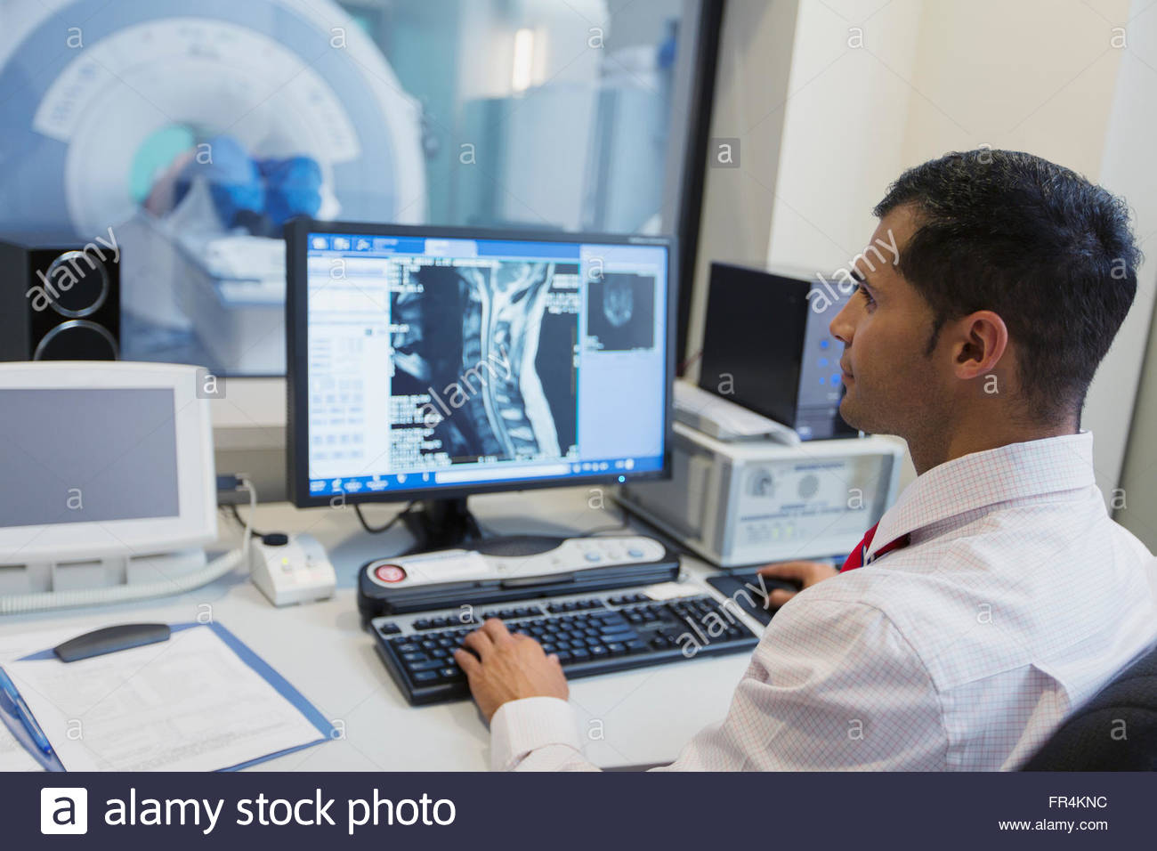Mri scan of head and shoulders hi-res stock photography and images - Alamy