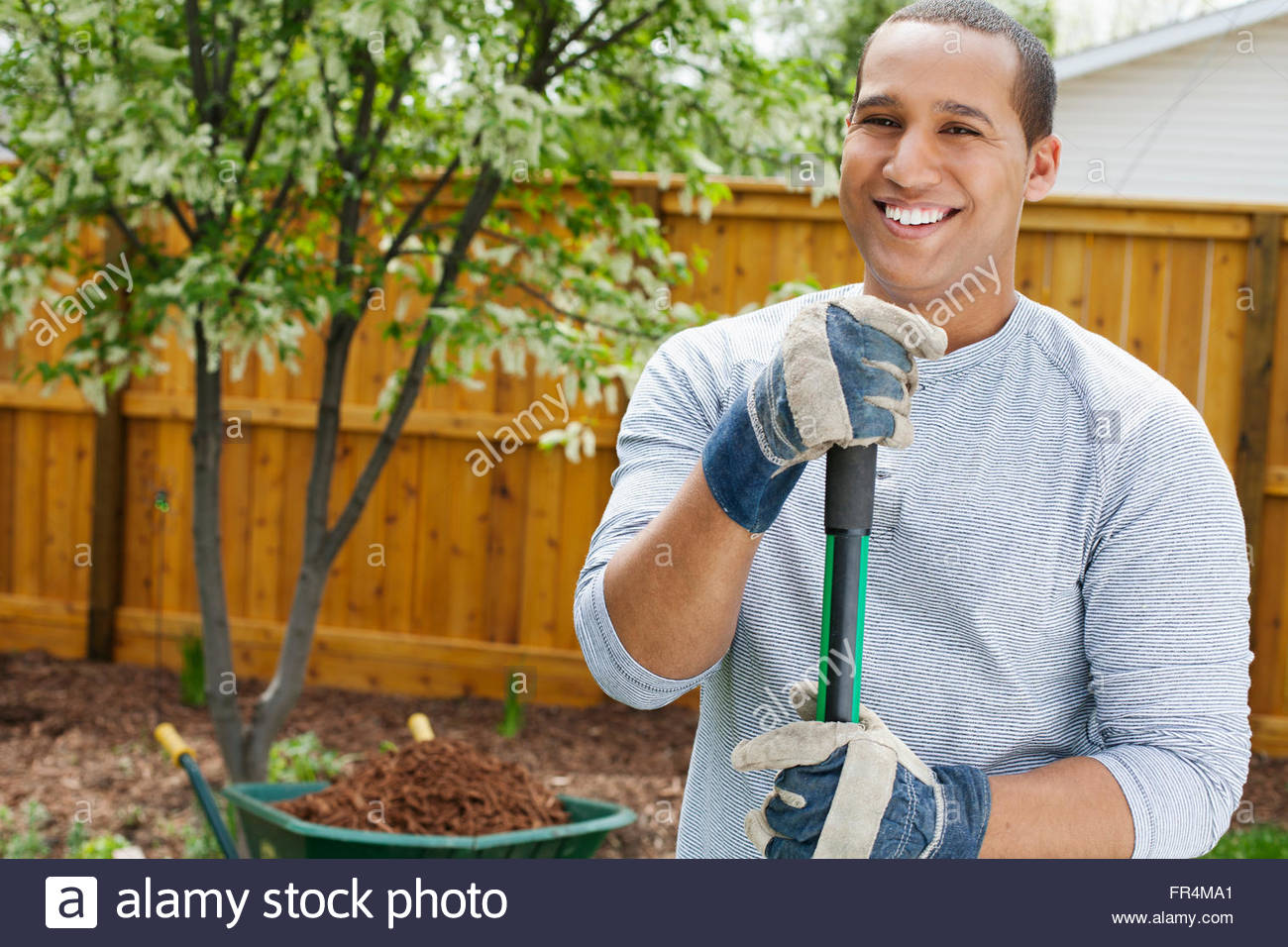 Man leaning on shovel hi-res stock photography and images - Alamy