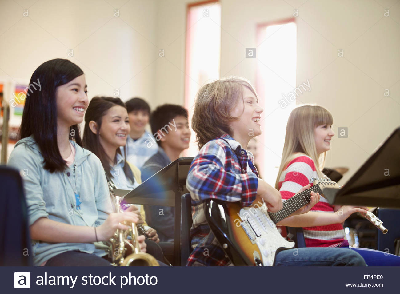 Students music class ethnicity hi-res stock photography and images - Alamy
