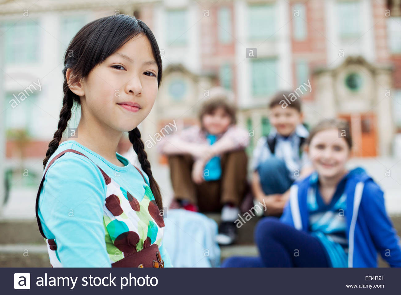 Students back to camera hi-res stock photography and images - Alamy