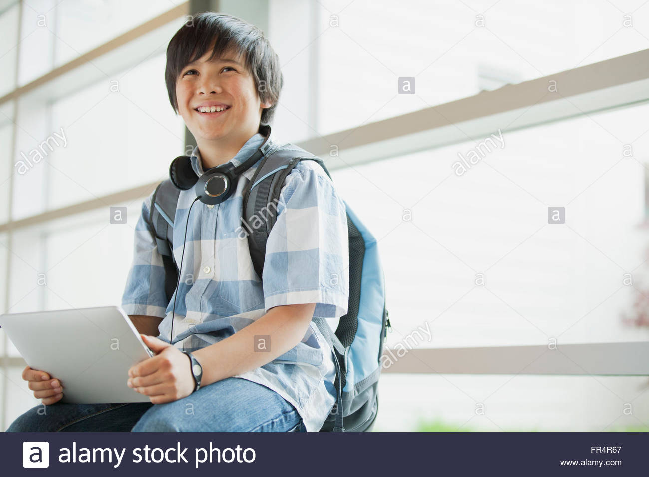 Middle school hallway student hi-res stock photography and images - Alamy