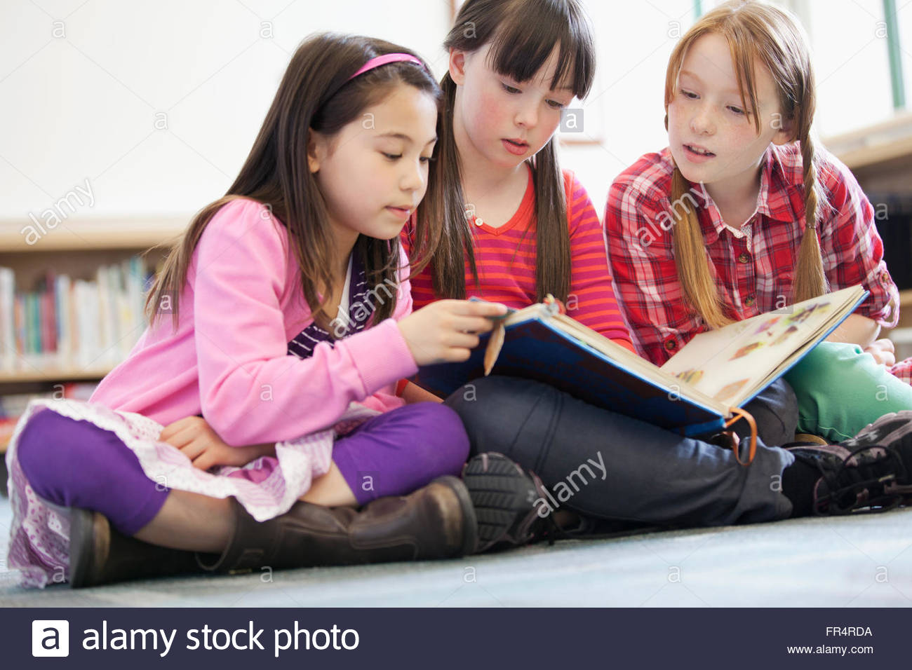 Classmates explanation hi-res stock photography and images - Alamy