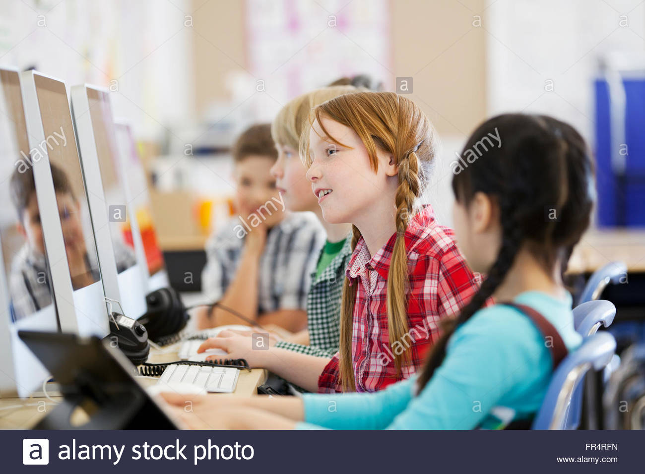 elementary students in computer lab Stock Photo - Alamy