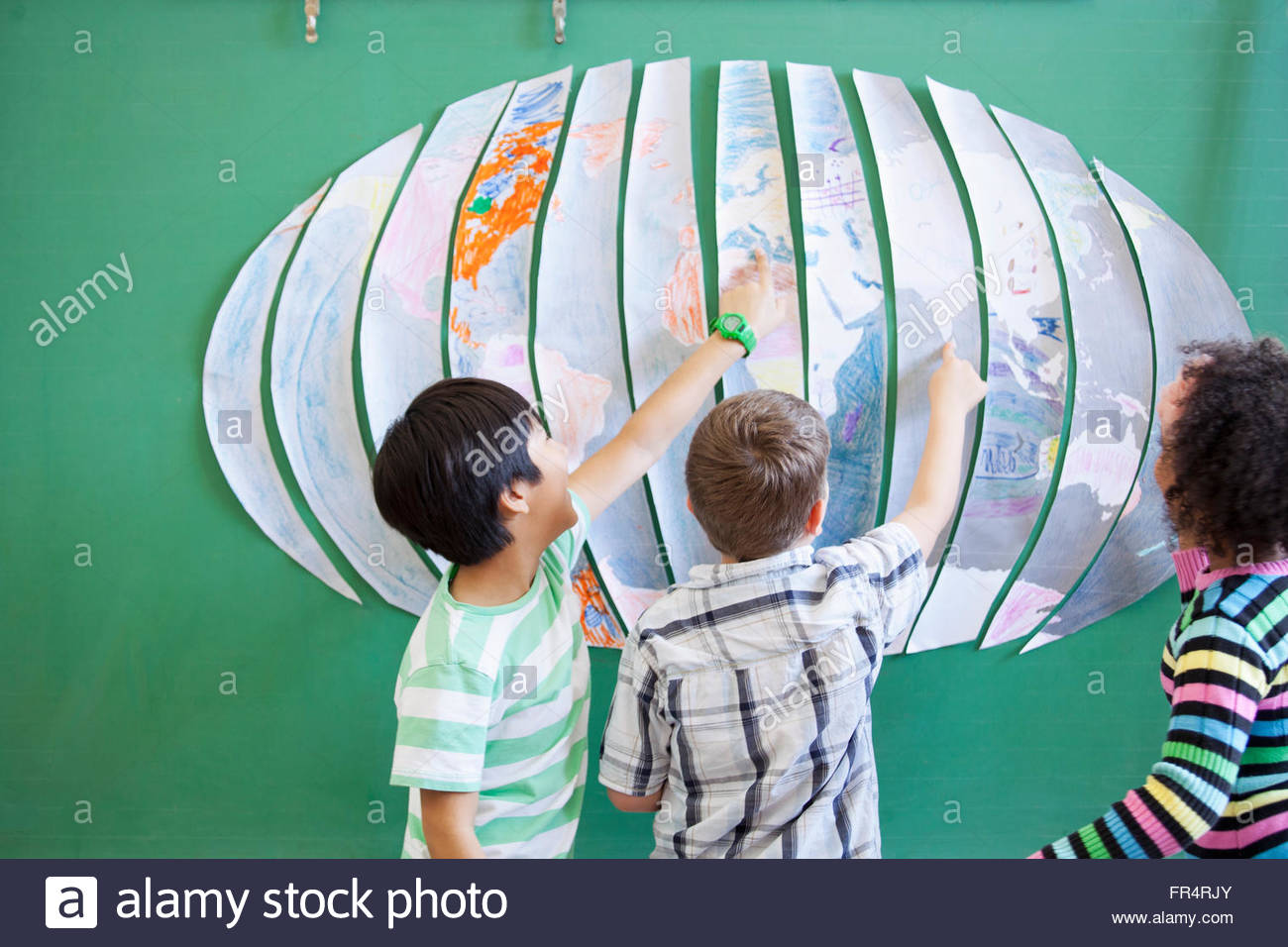 students looking at world map Stock Photo - Alamy