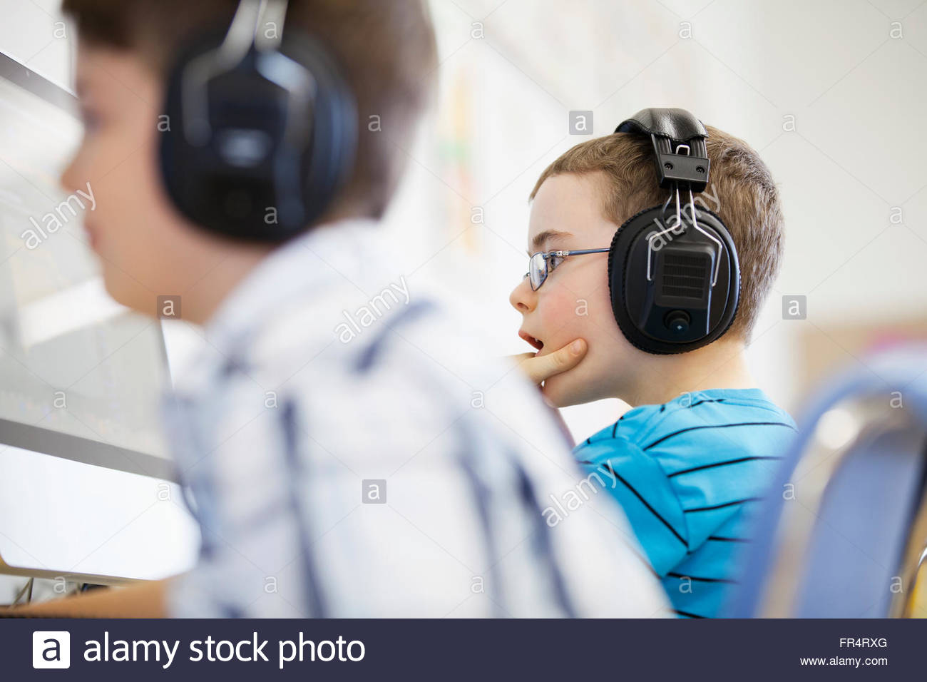 Computer lab school headphones hi-res stock photography and images - Alamy