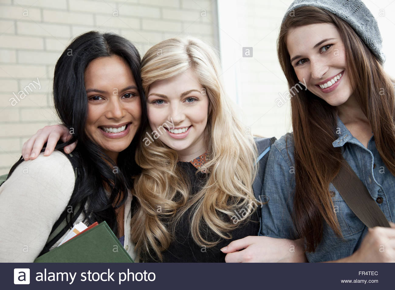 College girls hi-res stock photography and images - Alamy