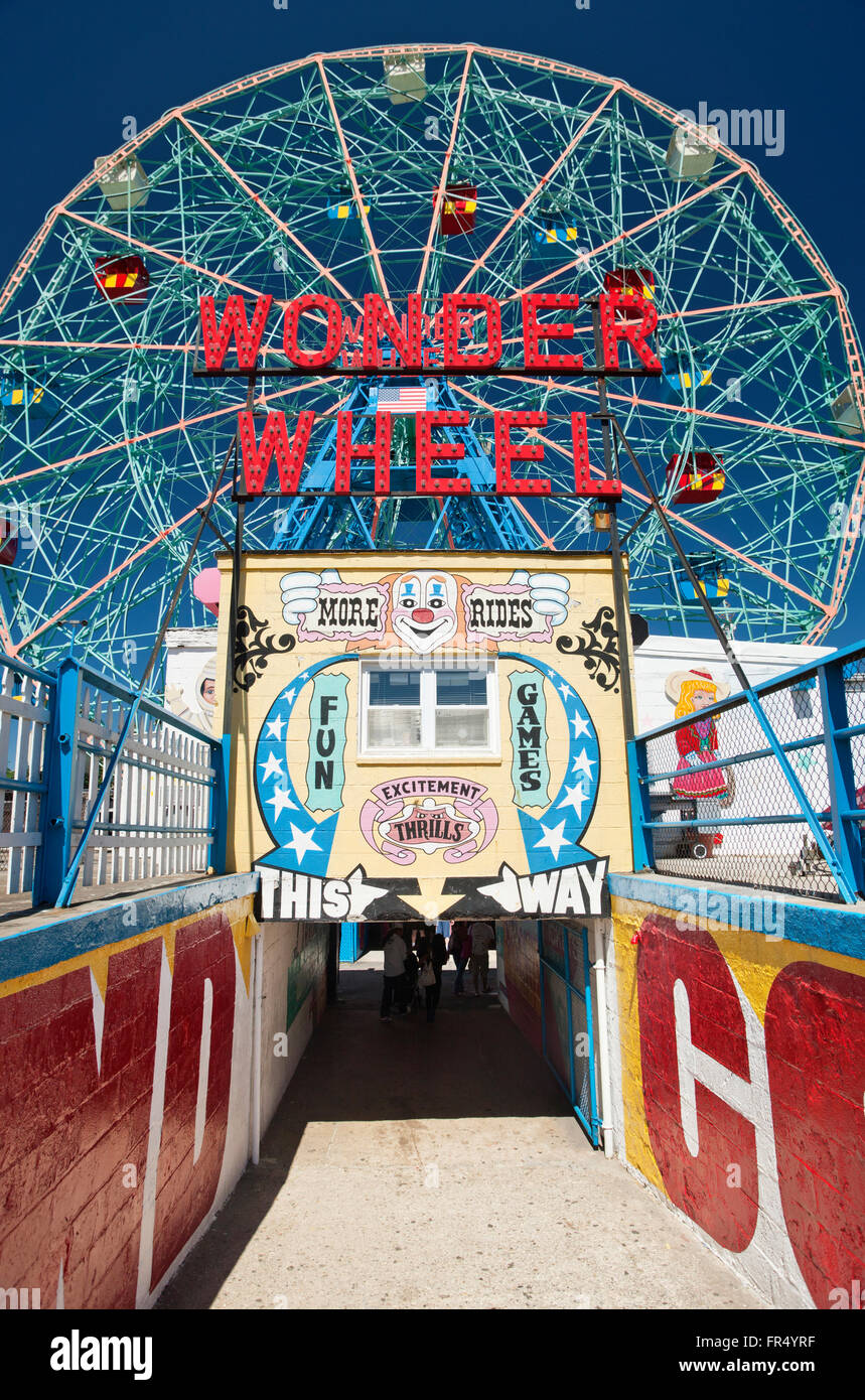 DENO’S WONDER WHEEL AMUSEMENT PARK CONEY ISLAND BROOKLYN NEW YORK CITY ...