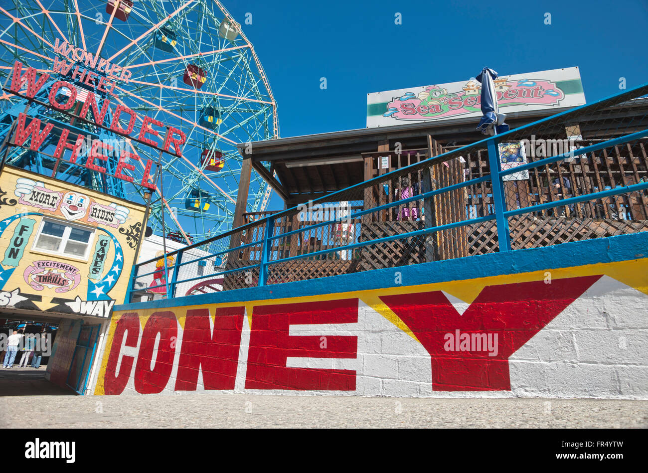 DENO’S WONDER WHEEL AMUSEMENT PARK CONEY ISLAND BROOKLYN NEW YORK CITY ...