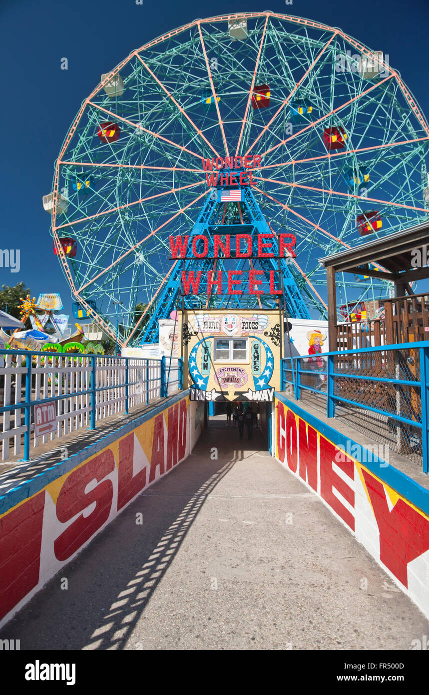 DENO’S WONDER WHEEL AMUSEMENT PARK CONEY ISLAND NEW YORK CITY USA Stock ...