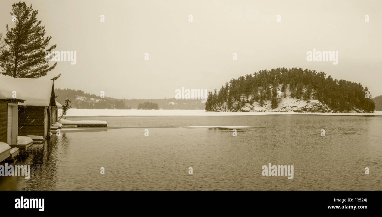 Lake muskoka snow hi-res stock photography and images - Alamy