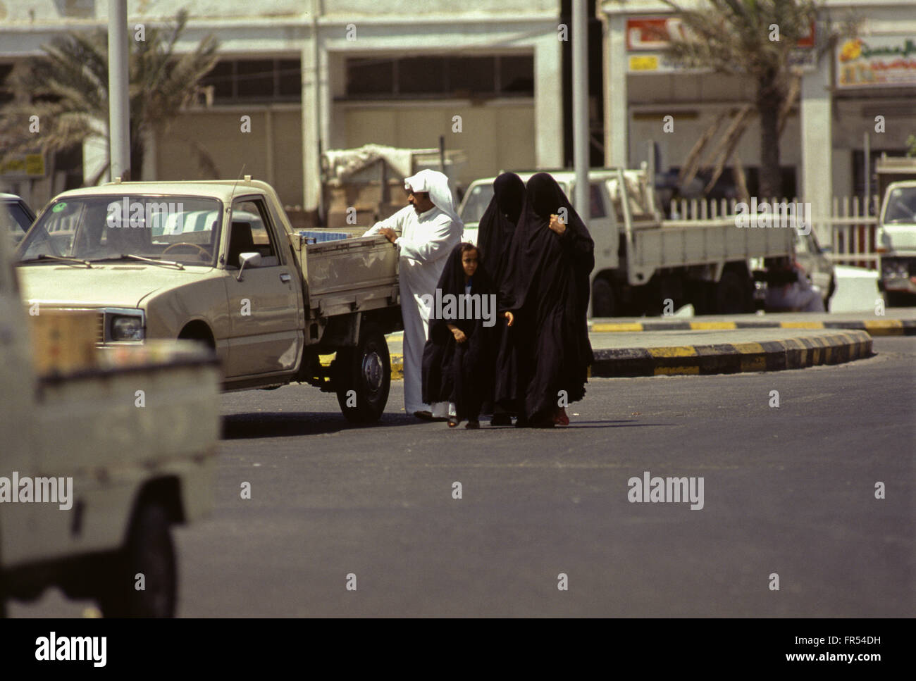 Saudi women walking in Al Khobar, Eastern Province Stock Photo - Alamy