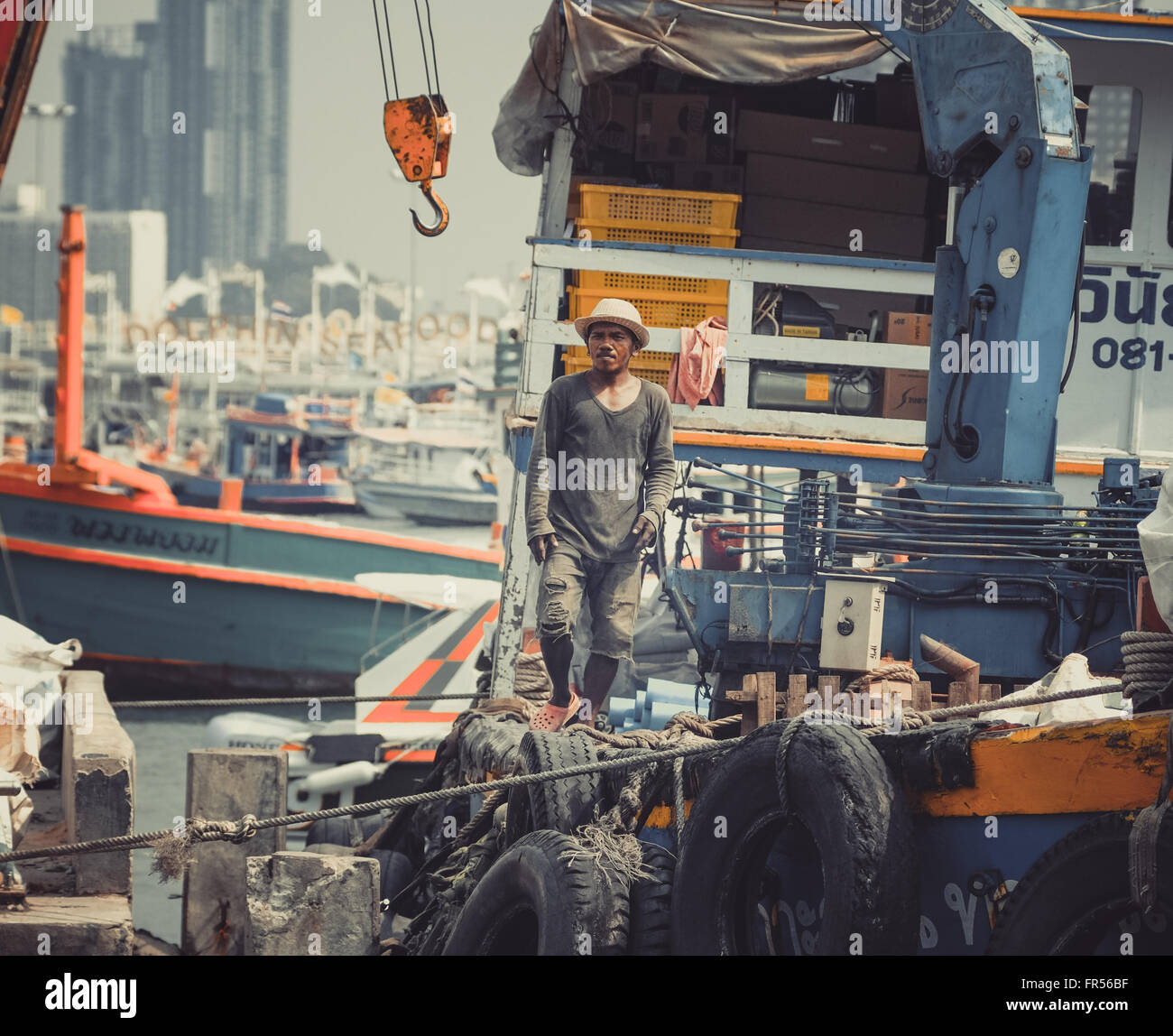 Loading workers hi-res stock photography and images - Alamy
