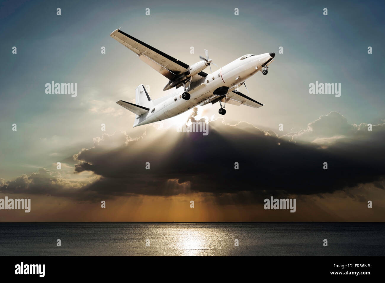 Airplane in storm hi-res stock photography and images - Alamy