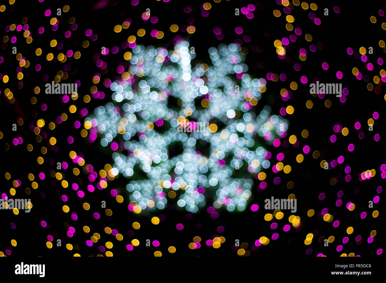 Blurred snowflakes hi-res stock photography and images - Alamy
