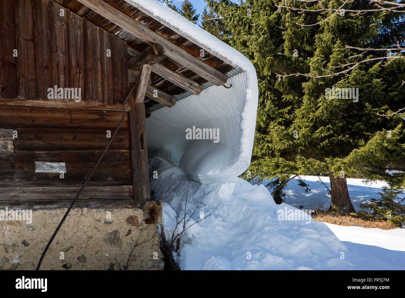 Sliding off a roof hi-res stock photography and images - Alamy