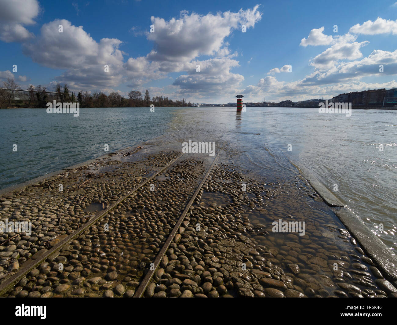 Junction of the Rhône (to the left) and the Saône (to the right ...