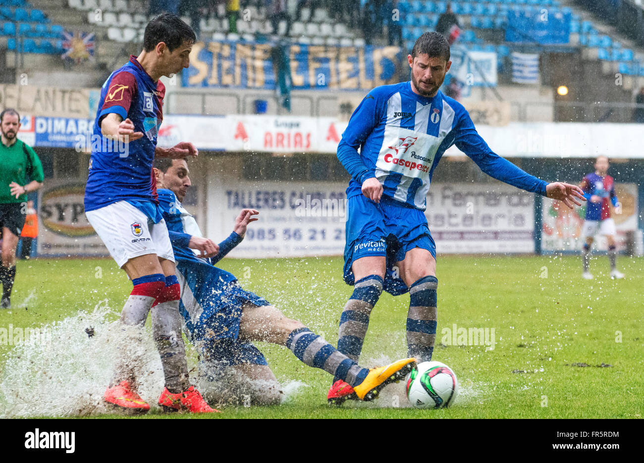 Aviles, Spain. 20th March, 2016. Luis Nuño (UP Langreo) tries to steal ...