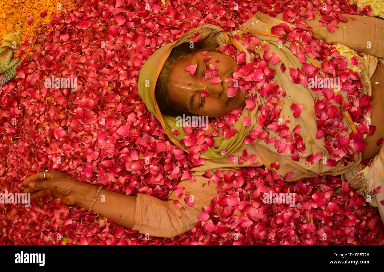 Mathura, Uttar Pradesh, India. 21st Mar, 2016. Mathura: A widow lying ...