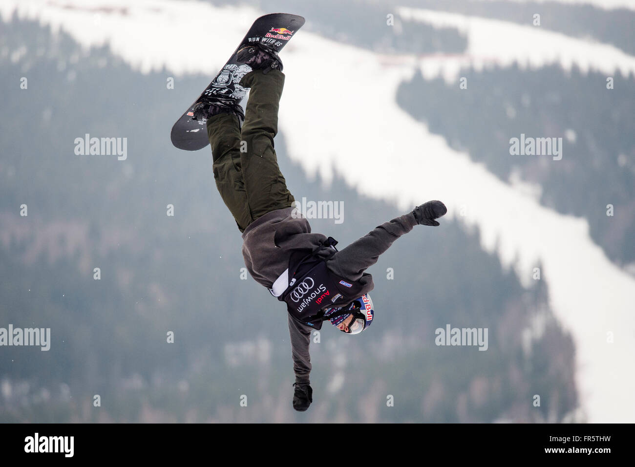 Slopestyle snowboarding hi-res stock photography and images - Alamy