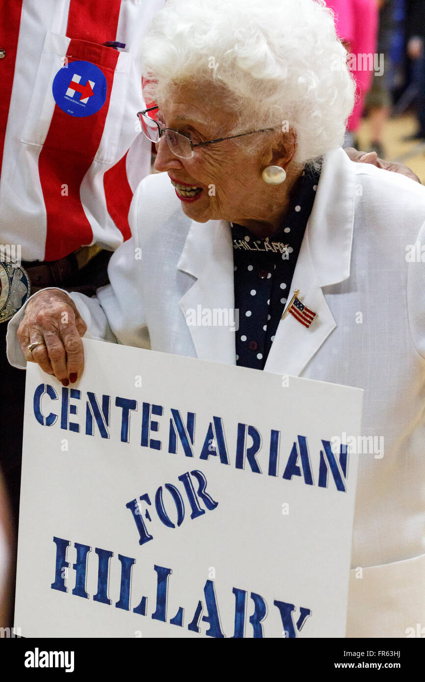 Phoenix, Arizona, USA. 21th March, 2016. Former Secretary of State ...