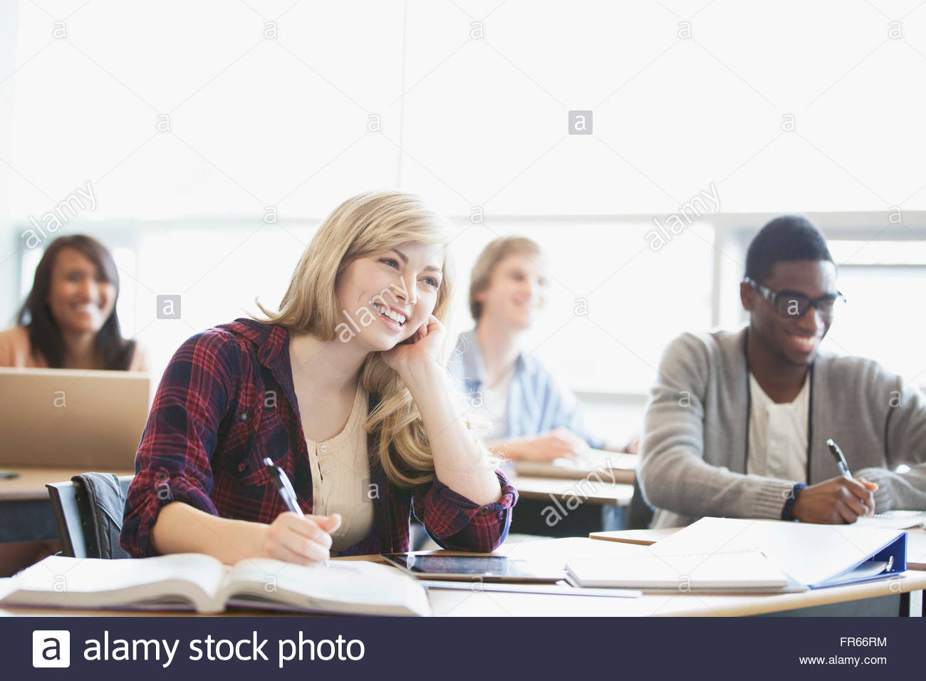 Paying attention in class hi-res stock photography and images - Alamy